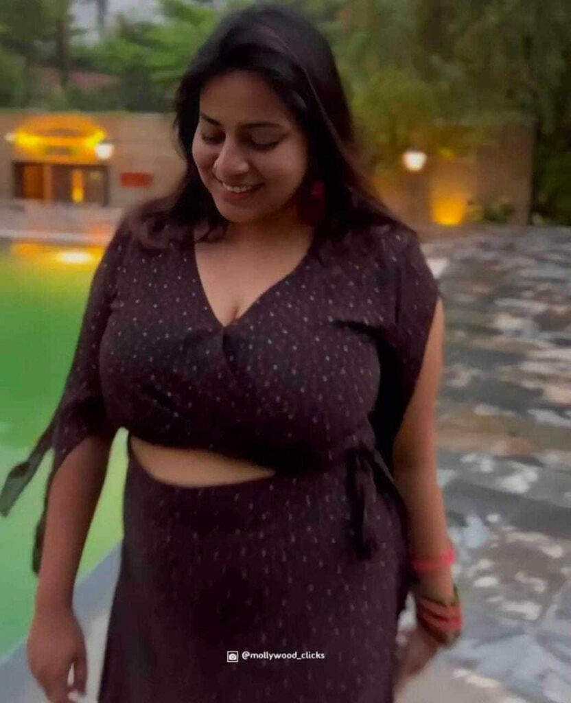 പുള്ളിയുടുപ്പിൽ അപ്സരറാണിയായി അന്ന രാജൻ; ഈ അഴകാണ് കാണാൻ കൊതിച്ചെതെന്ന് ...